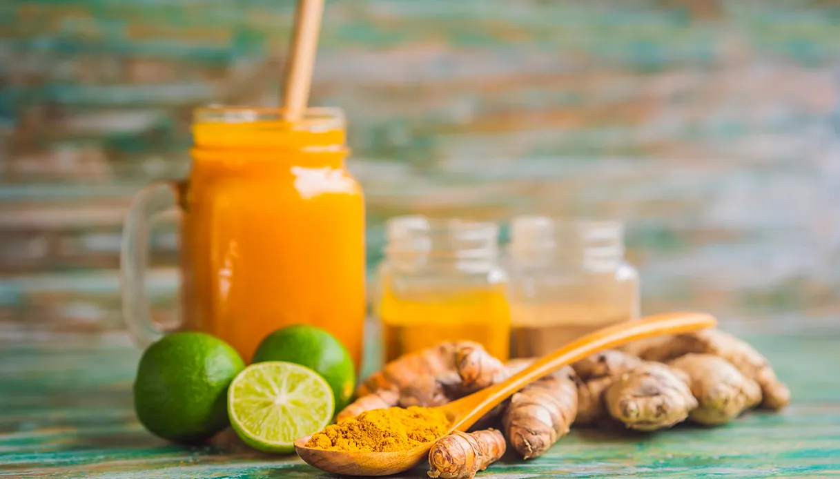 Le gingembre, le citron et le curcuma se dégonflent-ils vraiment ? - ID ...